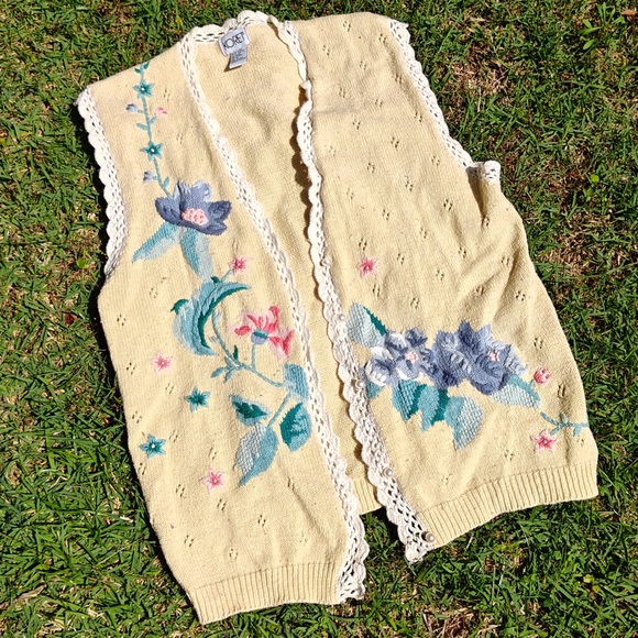 Koret | Jackets & Coats | Cottagecore Floral Knit Vest With Pearl ...